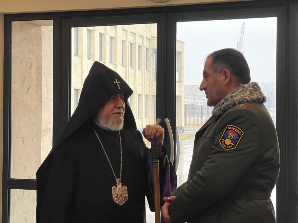 Banaki or patarag 10 — Հոգևոր կայքէջ